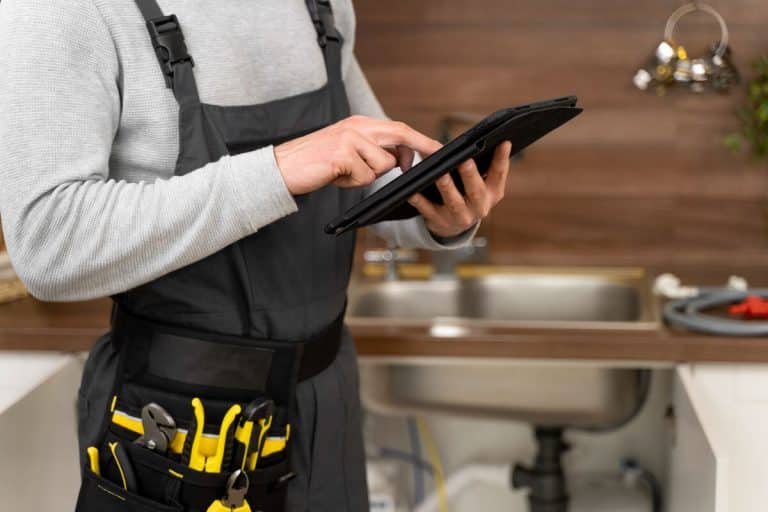 How to Choose the Best Software for your Plumbing Business - Praxedo